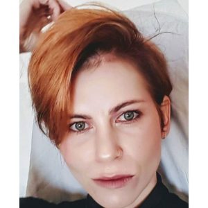 Best Easy Hairstyles for Damaged Hair in 2023 (With Pictures)